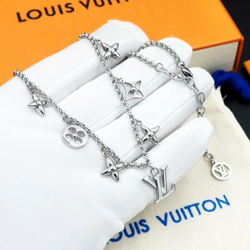 Bargain Louis Vuitton Necklaces