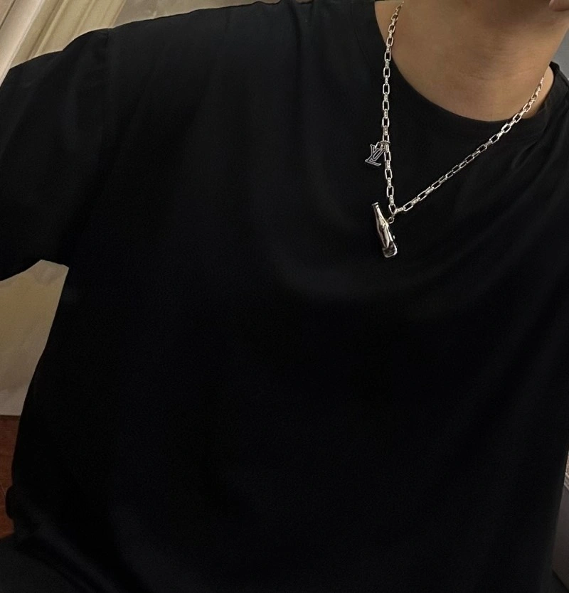 Value-priced Louis Vuitton Necklaces