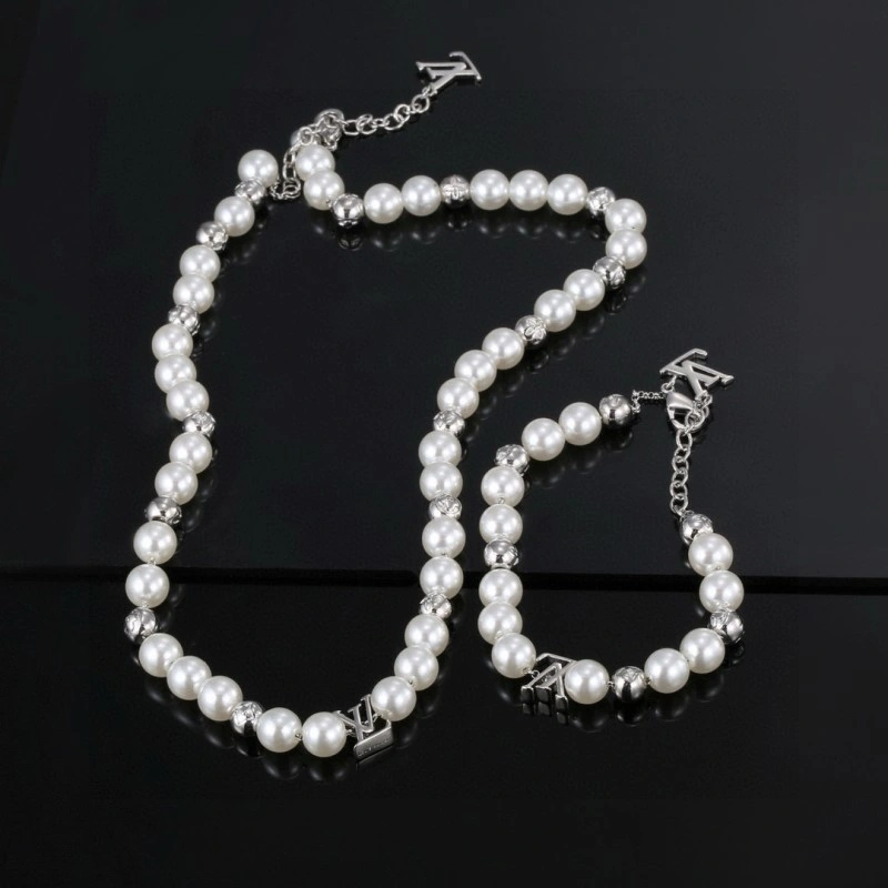 Cut-rate Louis Vuitton Necklaces
