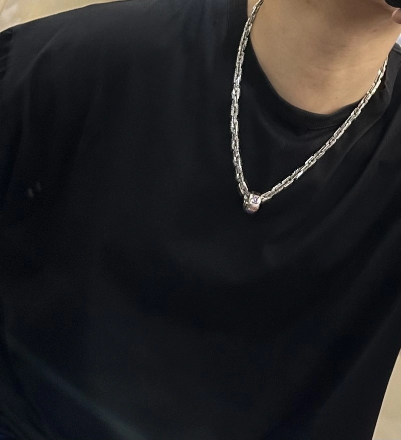 Top mirror Louis Vuitton Necklaces