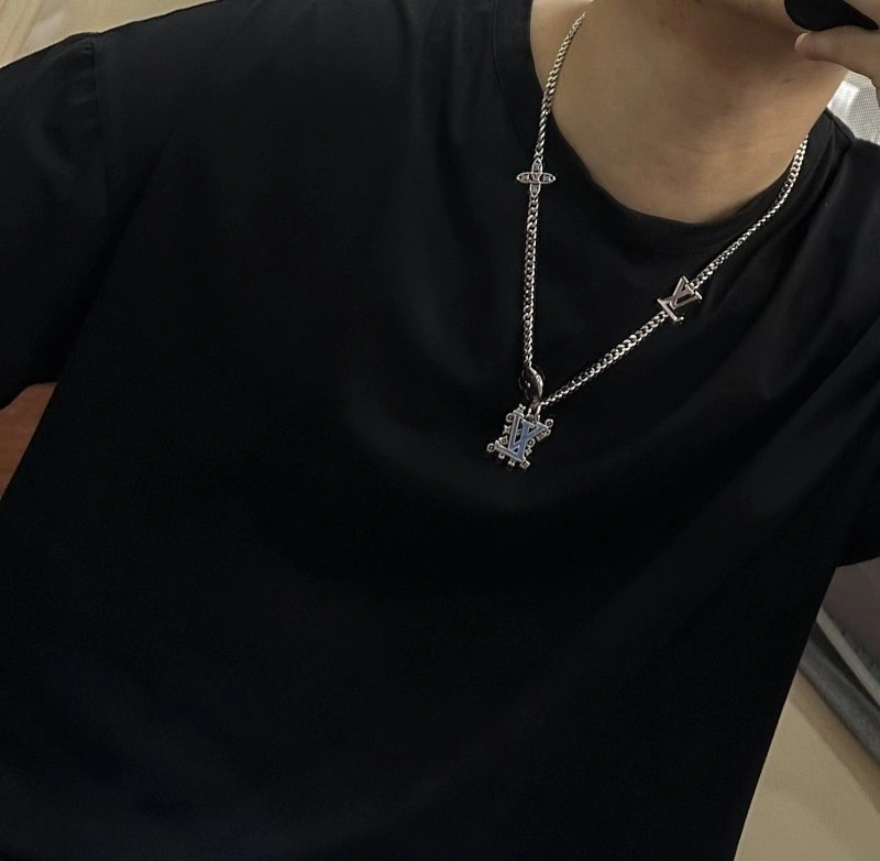 Official Louis Vuitton Necklaces