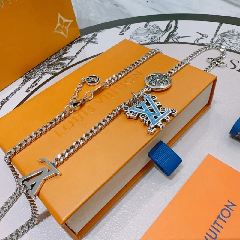 Official Louis Vuitton Necklaces