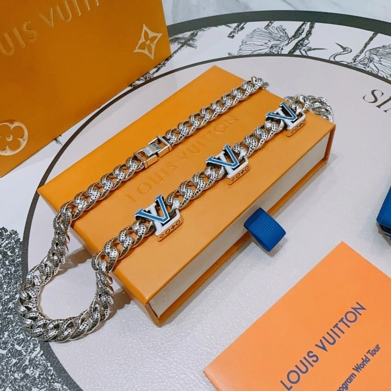 Official Louis Vuitton Necklaces