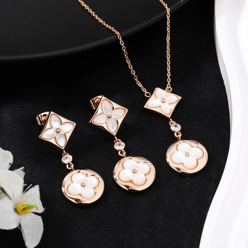Indistinguishable Louis Vuitton Necklaces