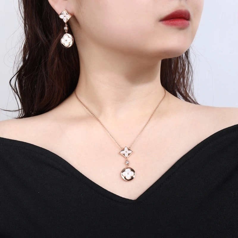 Indistinguishable Louis Vuitton Necklaces