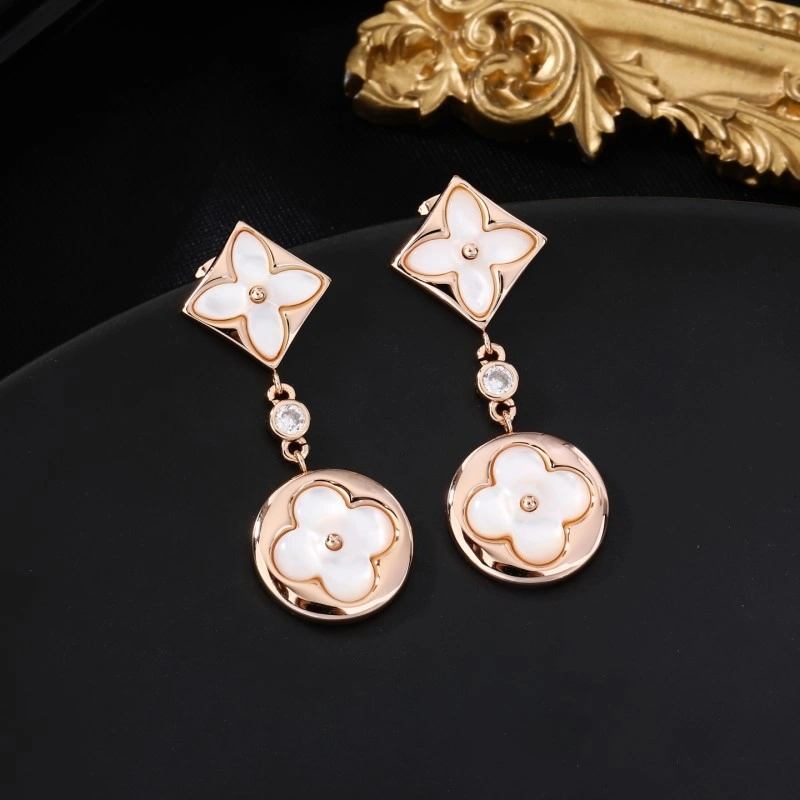Indistinguishable Louis Vuitton Necklaces