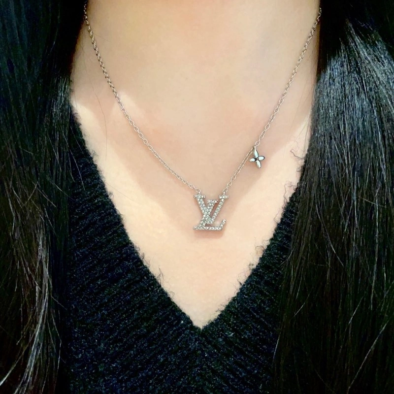 Top mirror Louis Vuitton Necklaces