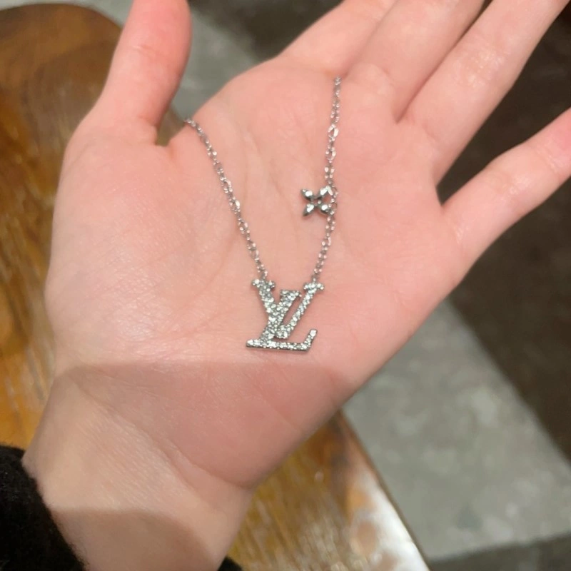 Top mirror Louis Vuitton Necklaces