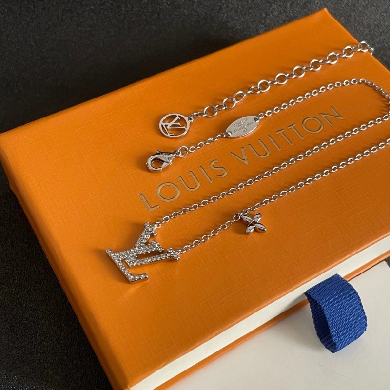 Top mirror Louis Vuitton Necklaces