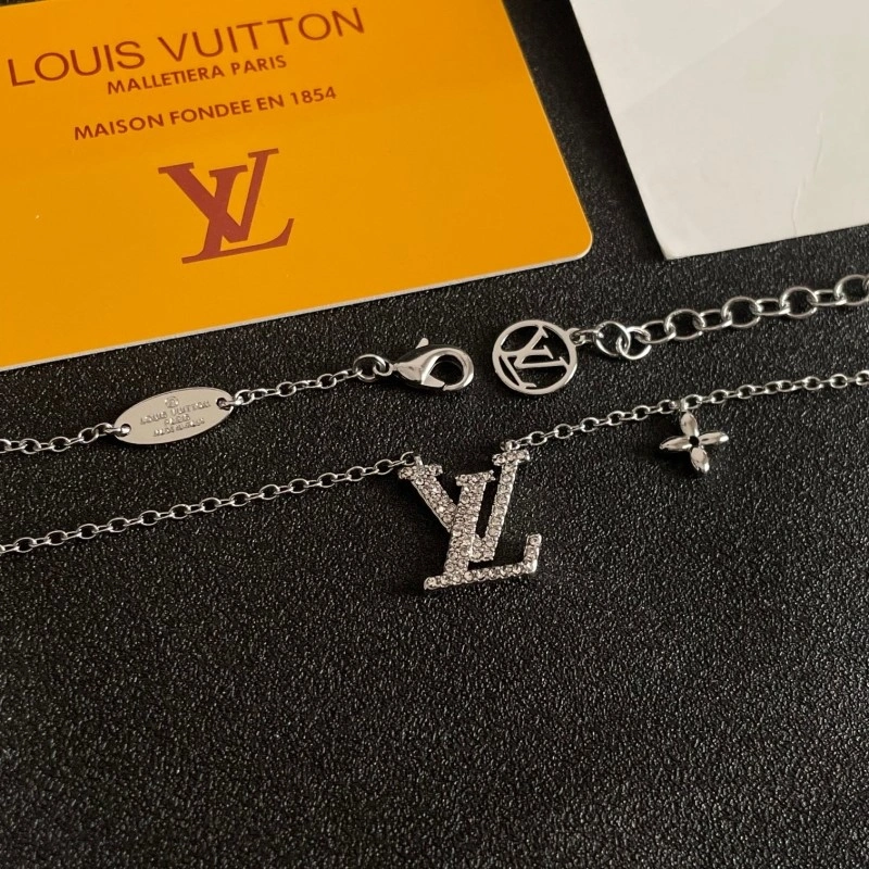 Top mirror Louis Vuitton Necklaces