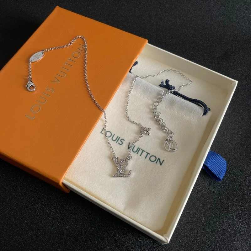 Top mirror Louis Vuitton Necklaces