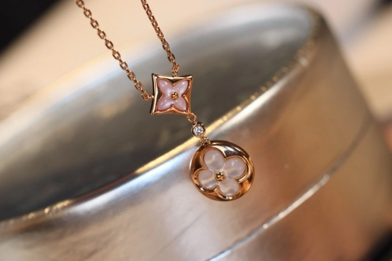 High fidelity Louis Vuitton Necklaces