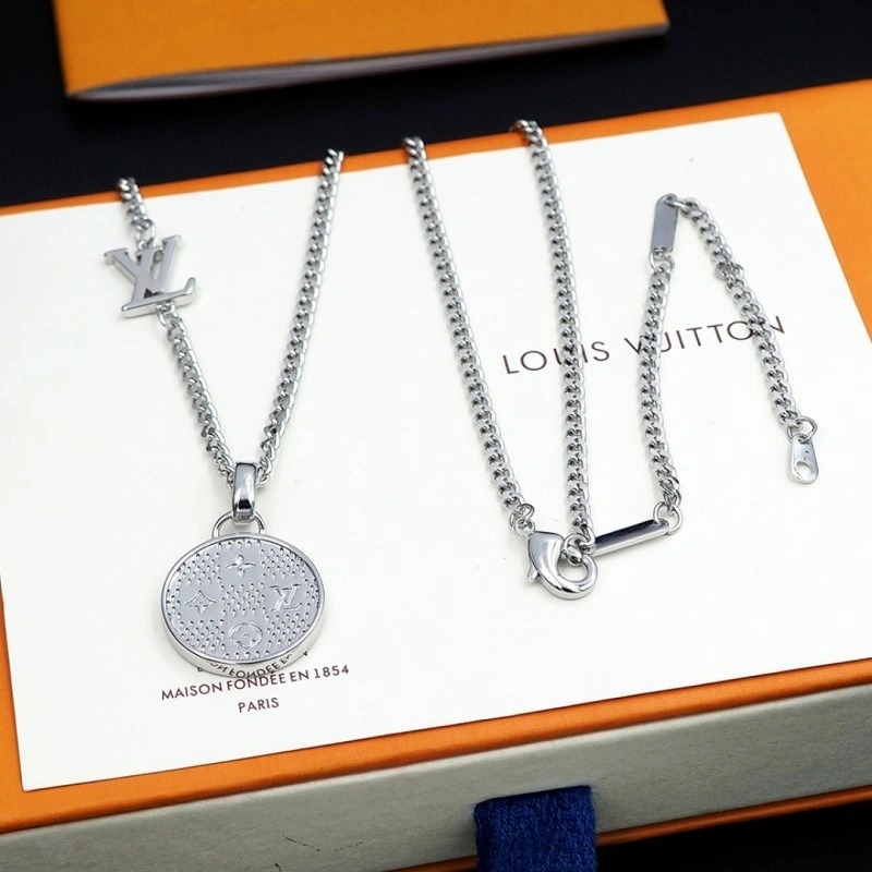 Top mirror Louis Vuitton Necklaces