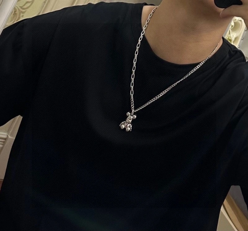 Brand-authenticated Louis Vuitton Necklaces