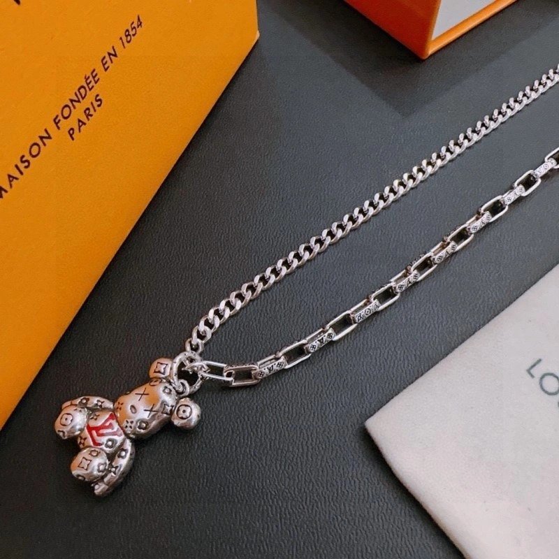 Brand-authenticated Louis Vuitton Necklaces