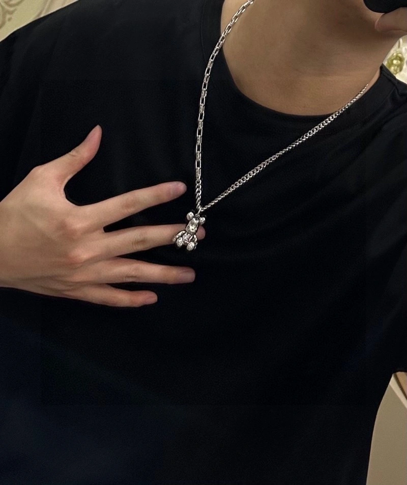 Brand-authenticated Louis Vuitton Necklaces