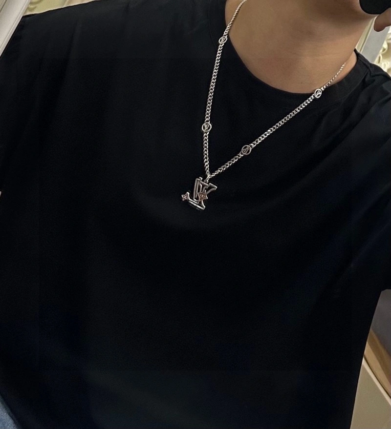 Brand-authenticated Louis Vuitton Necklaces