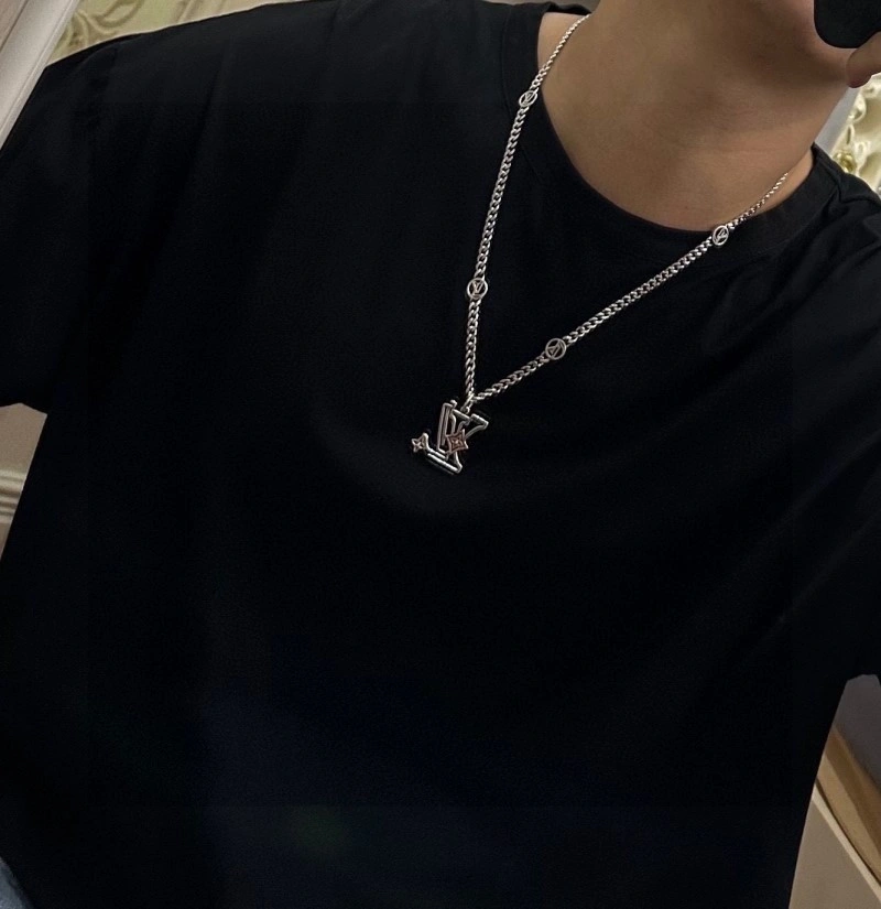 Brand-authenticated Louis Vuitton Necklaces