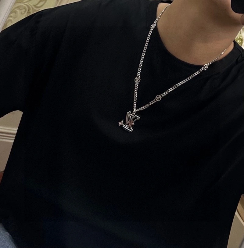Brand-authenticated Louis Vuitton Necklaces