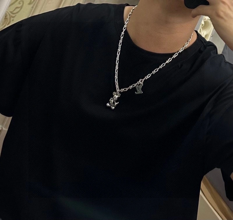 Official Louis Vuitton Necklaces