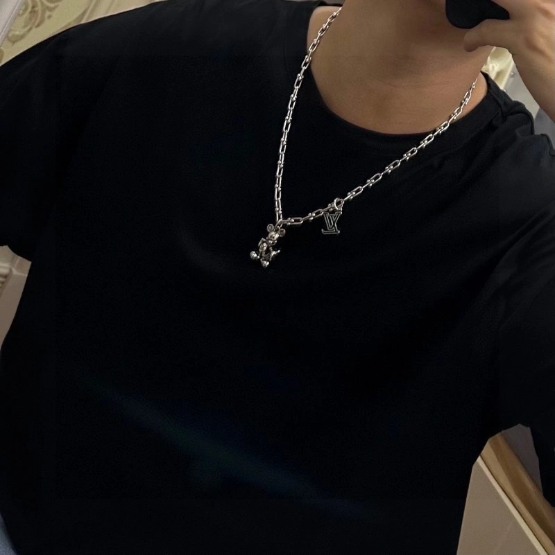 Official Louis Vuitton Necklaces
