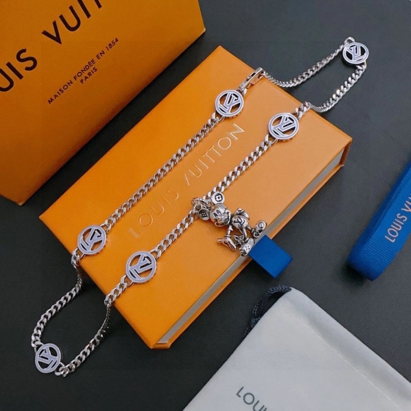 Official Louis Vuitton Necklaces