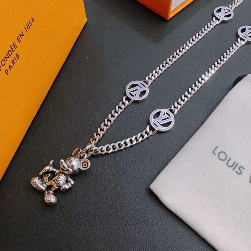 Official Louis Vuitton Necklaces