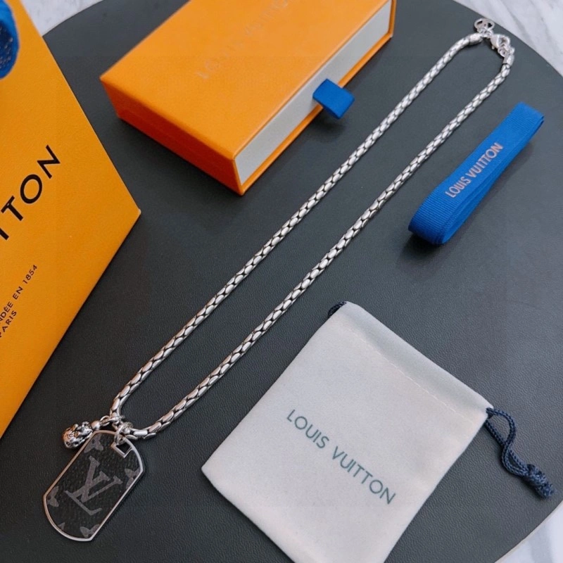 Bargain Louis Vuitton Necklaces