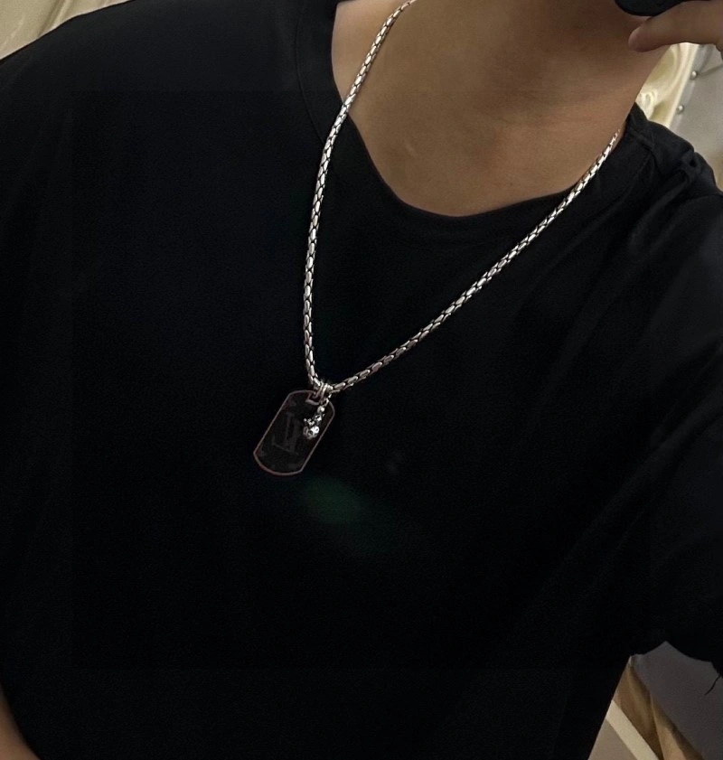 Bargain Louis Vuitton Necklaces