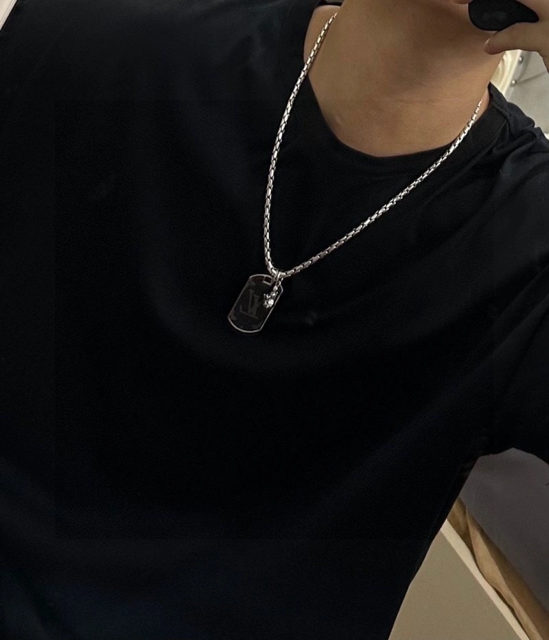 Bargain Louis Vuitton Necklaces