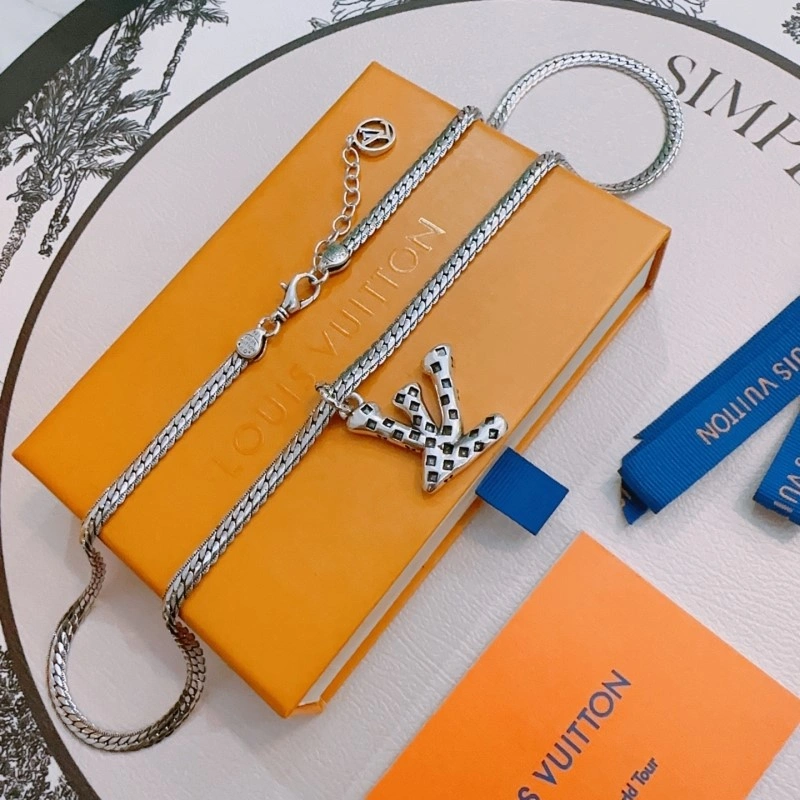 1:1 copy Louis Vuitton Necklaces