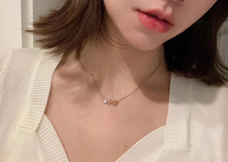 Indistinguishable Louis Vuitton Necklaces