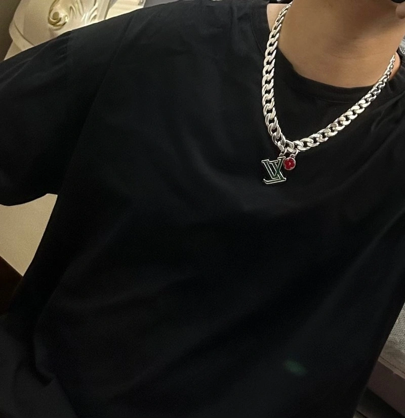 Reasonably priced Louis Vuitton Necklaces