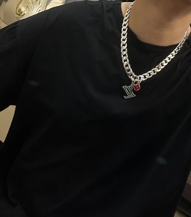 Reasonably priced Louis Vuitton Necklaces
