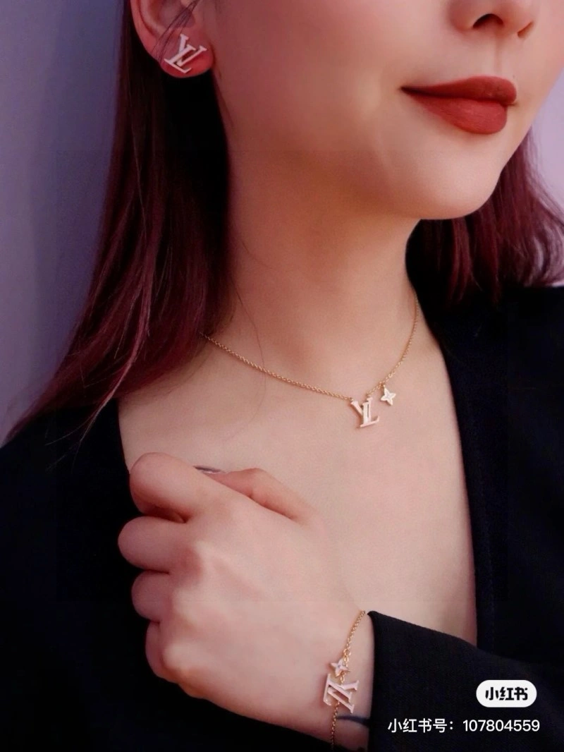 Inexpensive Louis Vuitton Necklaces