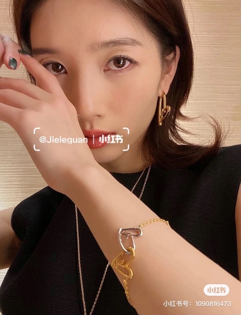 Value-priced Louis Vuitton Necklaces