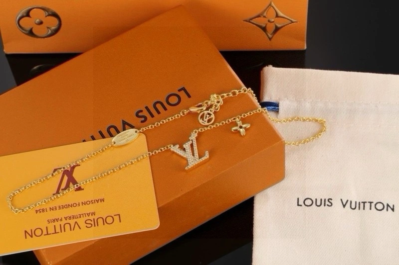 Reasonably priced Louis Vuitton Necklaces