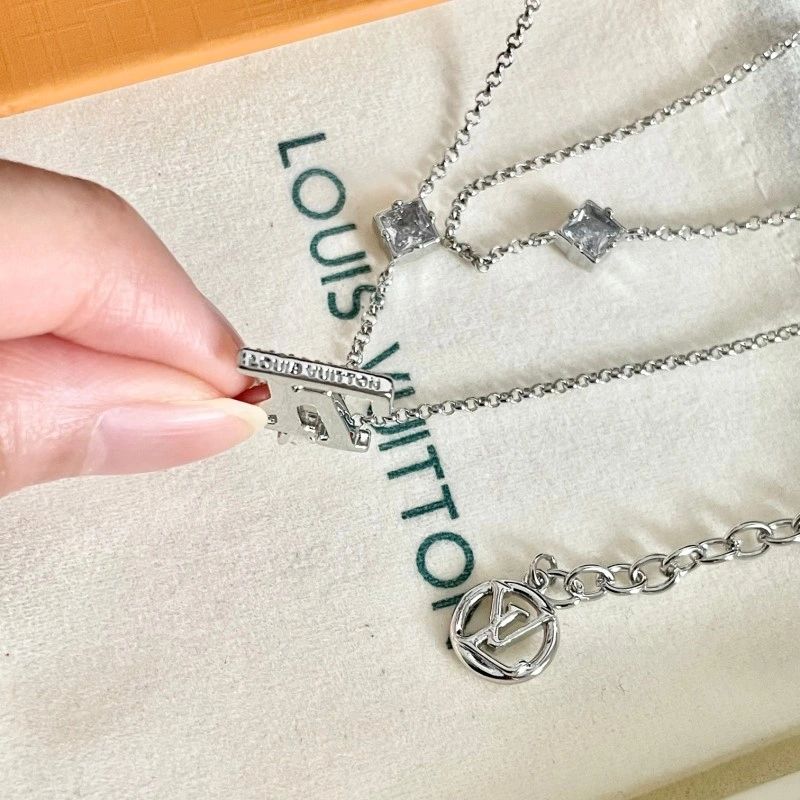 Accurate model Louis Vuitton Necklaces