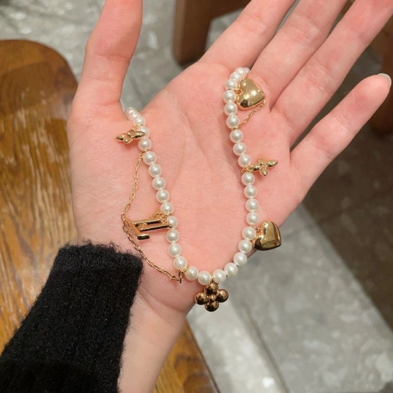 Precise copy Louis Vuitton Necklaces