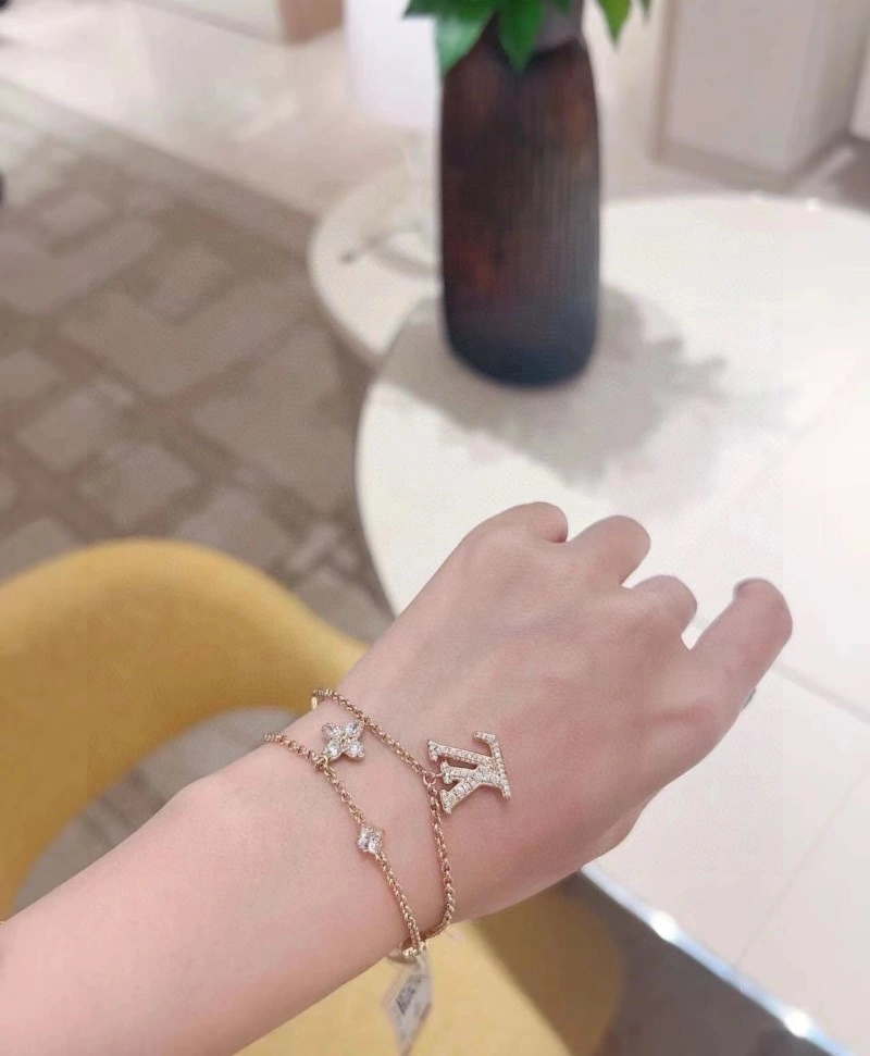 Indistinguishable Louis Vuitton Necklaces