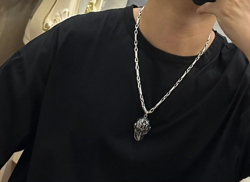 Low-cost Louis Vuitton Necklaces
