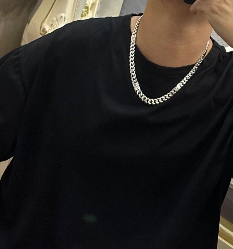 Brand-authenticated Louis Vuitton Necklaces