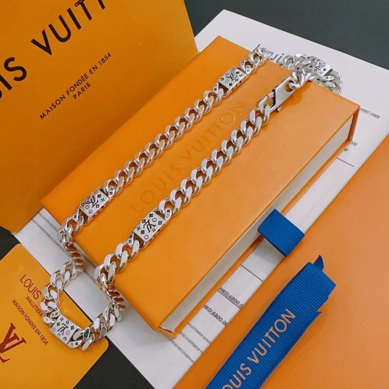 Brand-authenticated Louis Vuitton Necklaces