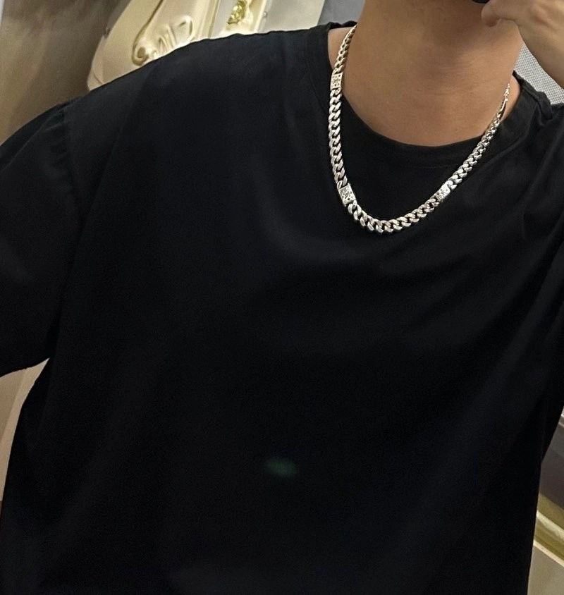 Brand-authenticated Louis Vuitton Necklaces