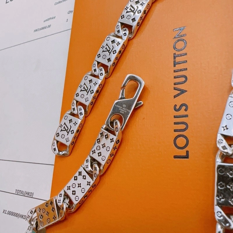 Brand-authenticated Louis Vuitton Necklaces