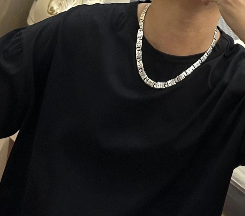 Brand-authenticated Louis Vuitton Necklaces