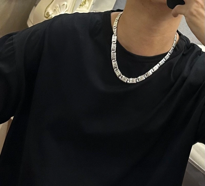 Brand-authenticated Louis Vuitton Necklaces