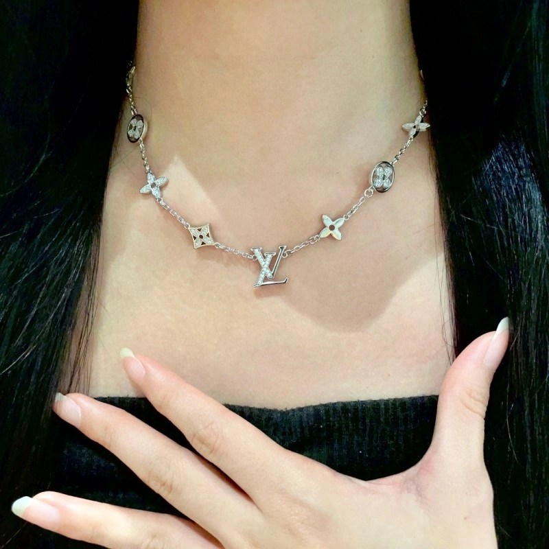 Bargain Louis Vuitton Necklaces