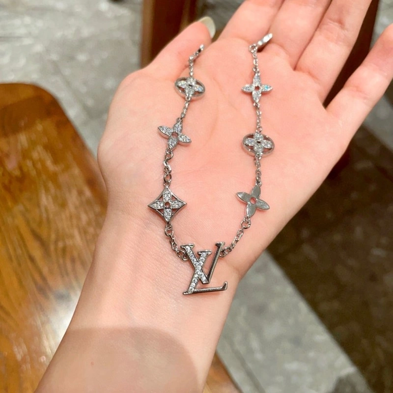 Bargain Louis Vuitton Necklaces