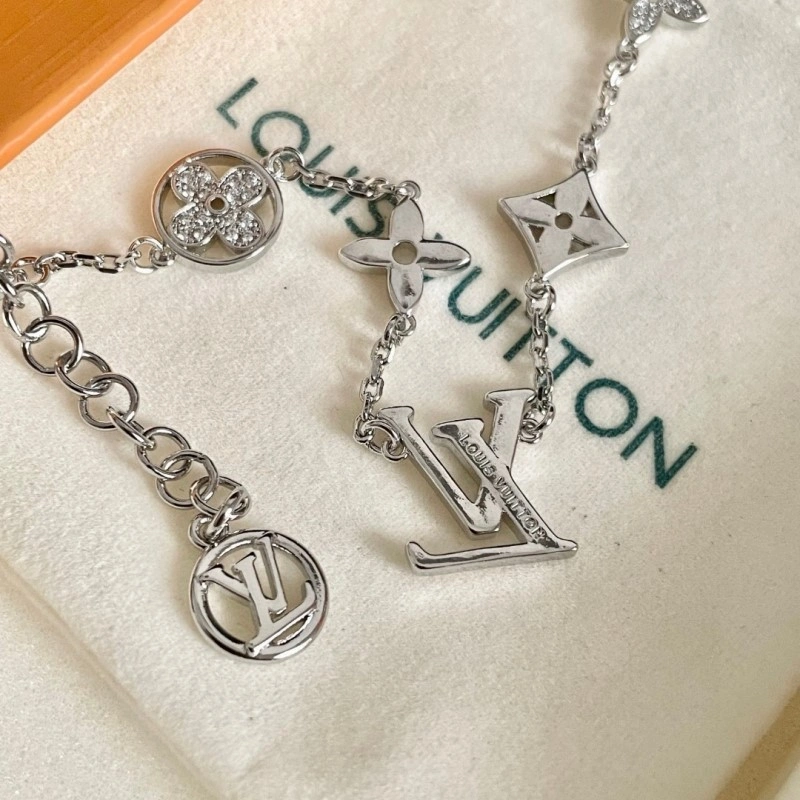 Bargain Louis Vuitton Necklaces